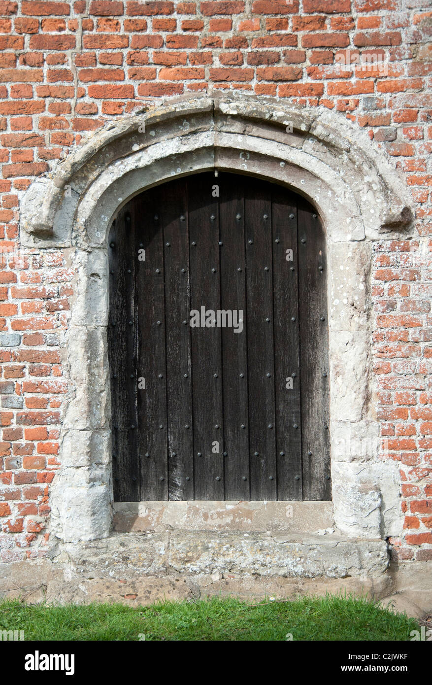 Church door gothic arch hi-res stock photography and images - Alamy