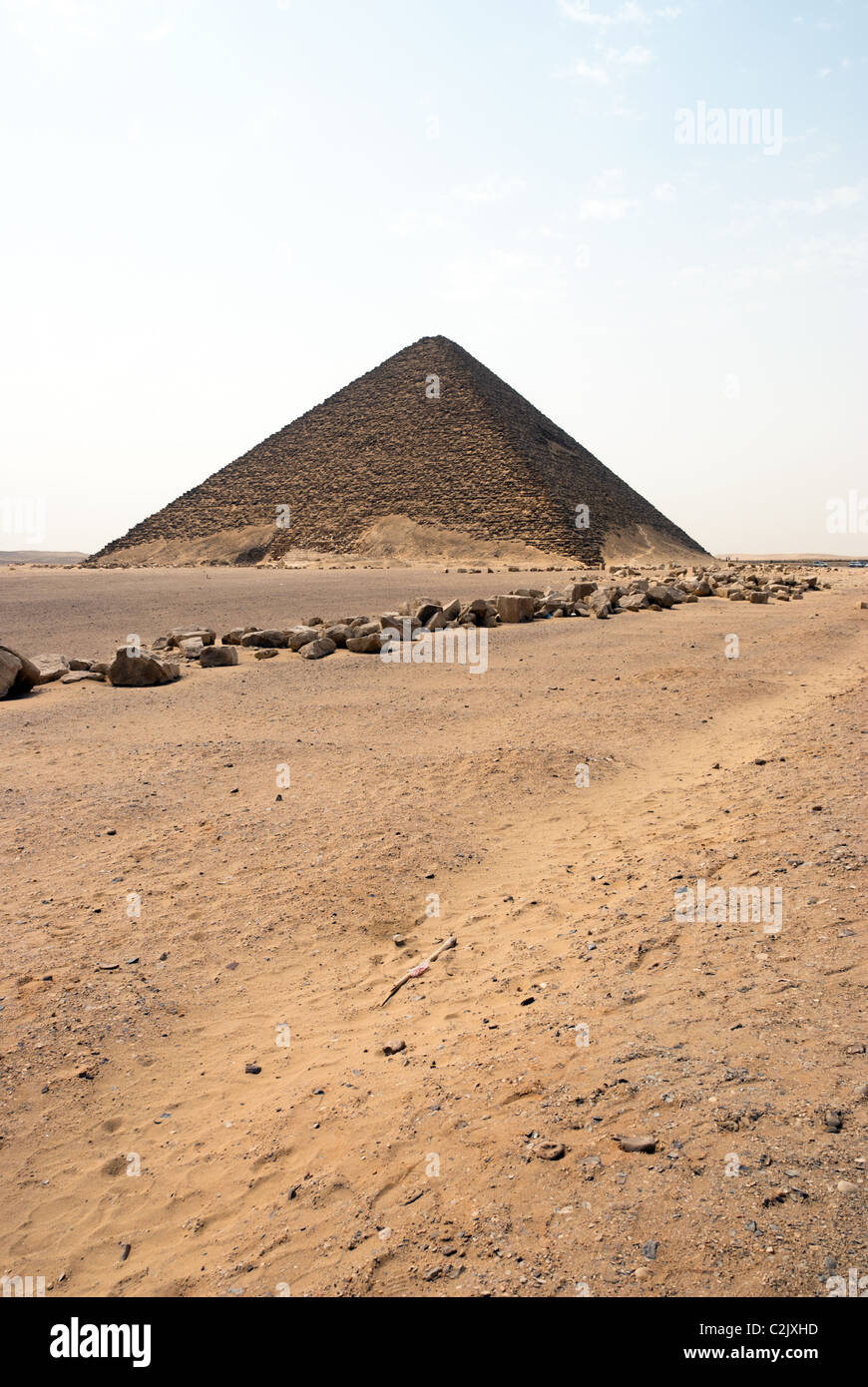 Red pyramid hi-res stock photography and images - Alamy