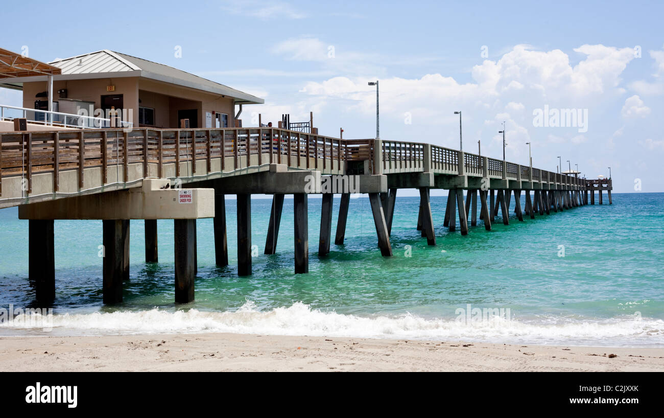 Elevated boardwalk hi-res stock photography and images - Alamy
