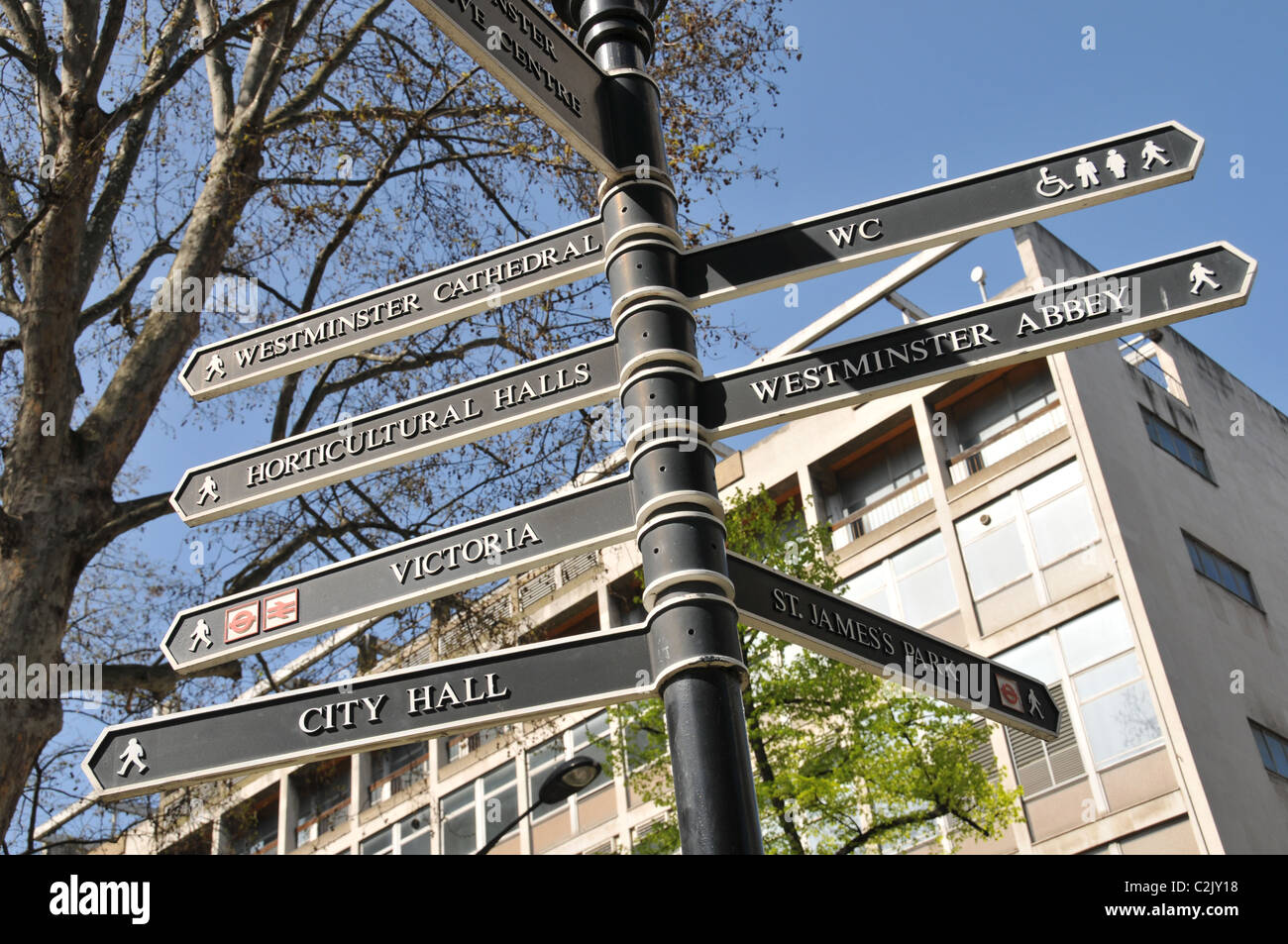 London street signs hi-res stock photography and images - Alamy