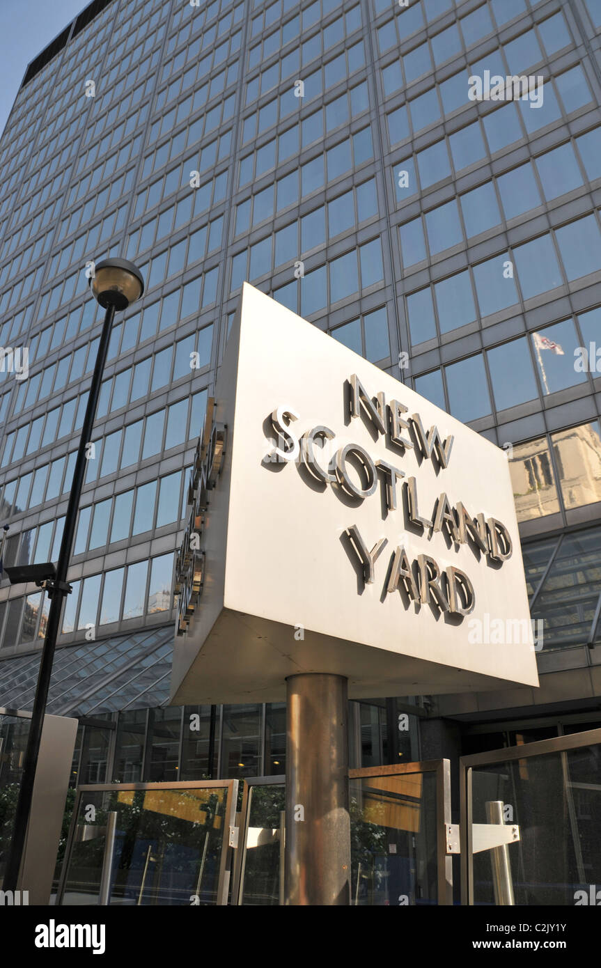 New scotland yard police headquarters hi-res stock photography and ...