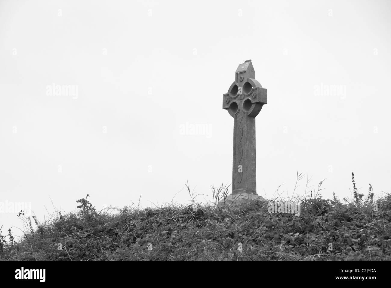 Celtic cross on hill in cemetery, Inishmor, Aran Islands, Ireland Stock ...
