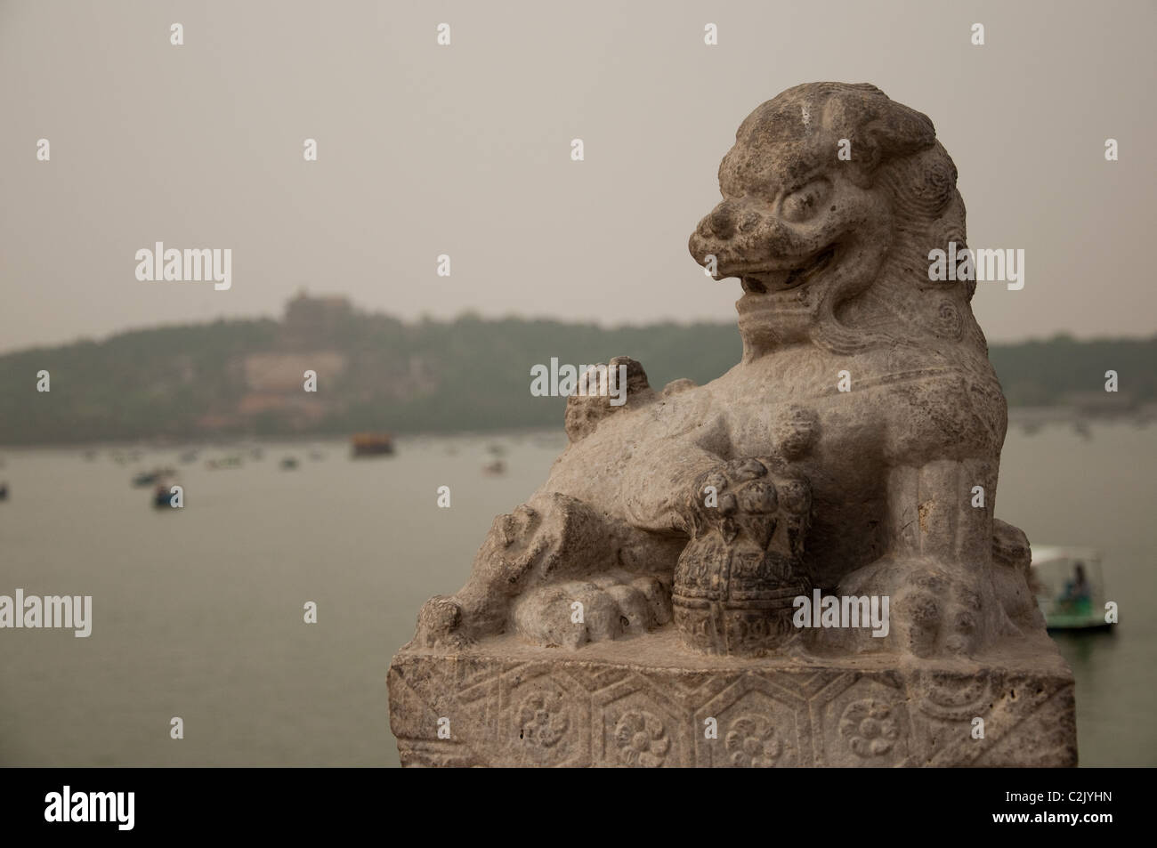 Statue of lion on bridge at Beijing's Summer Palace Stock Photo - Alamy