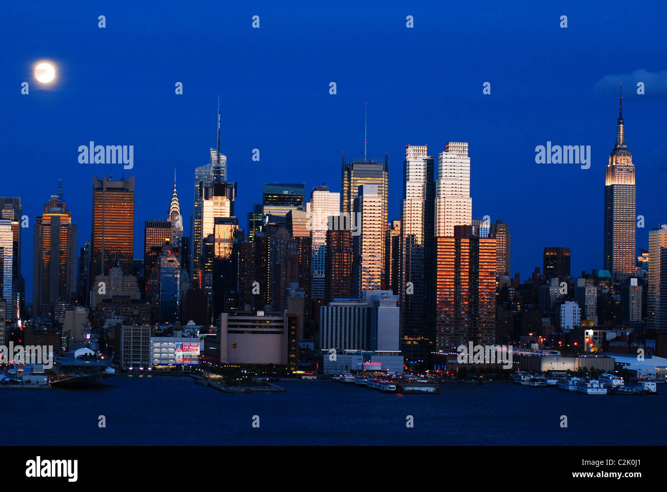 Moonrise night nighttime hi-res stock photography and images - Alamy