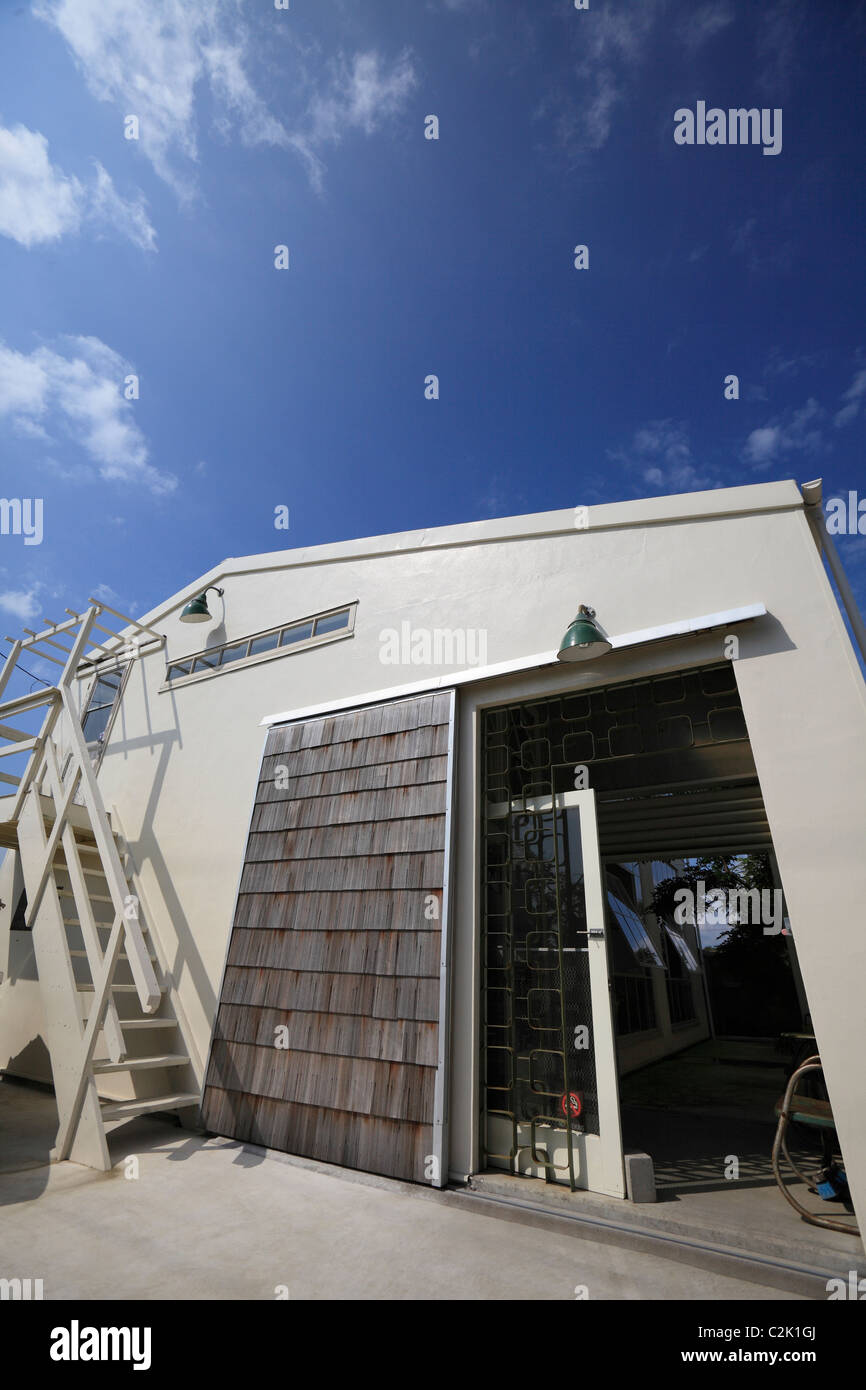 Low angle house exterior hi-res stock photography and images - Alamy