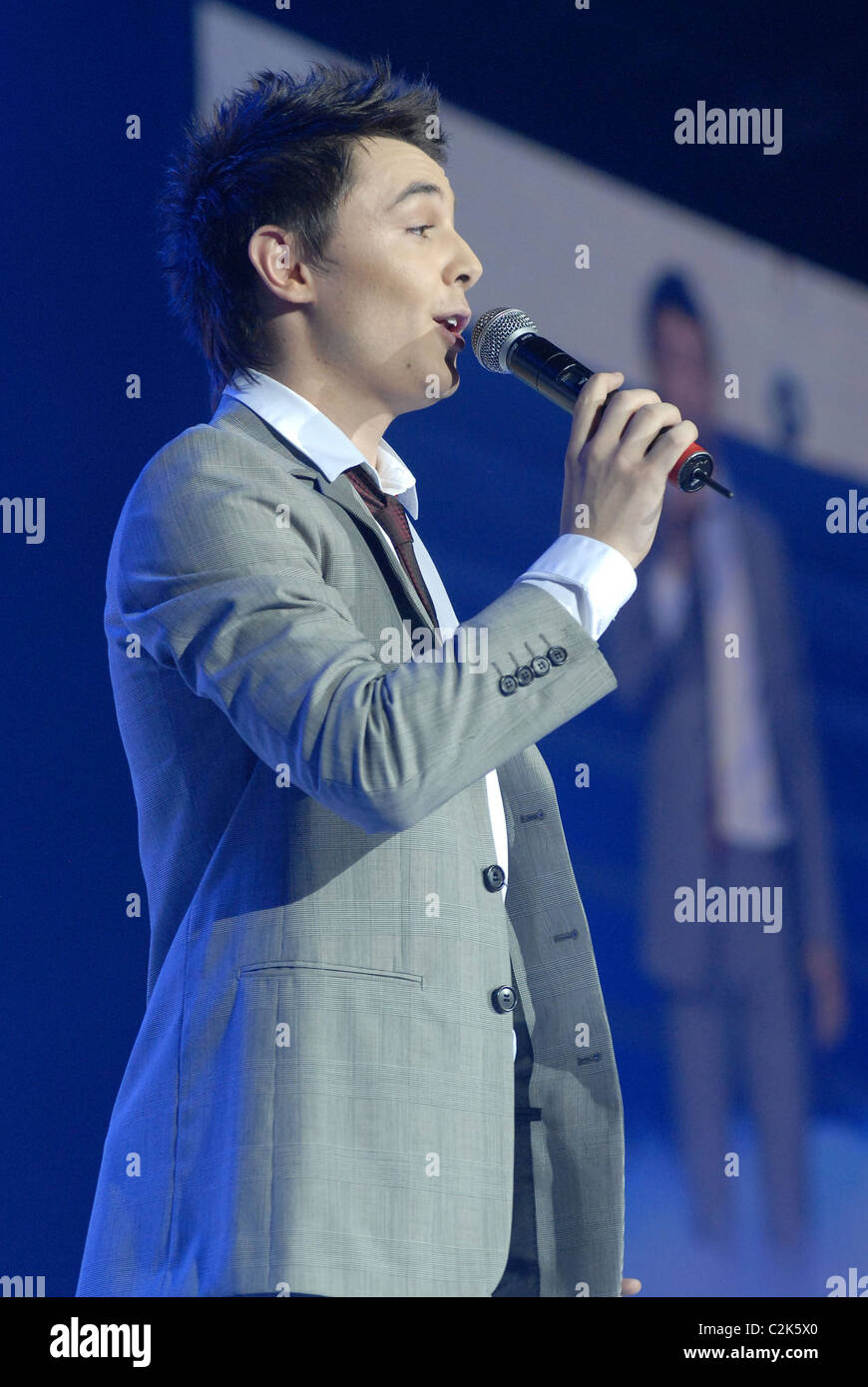 X Factor finalist, Leon Jackson performing at the 'X Factor Live' tour ...