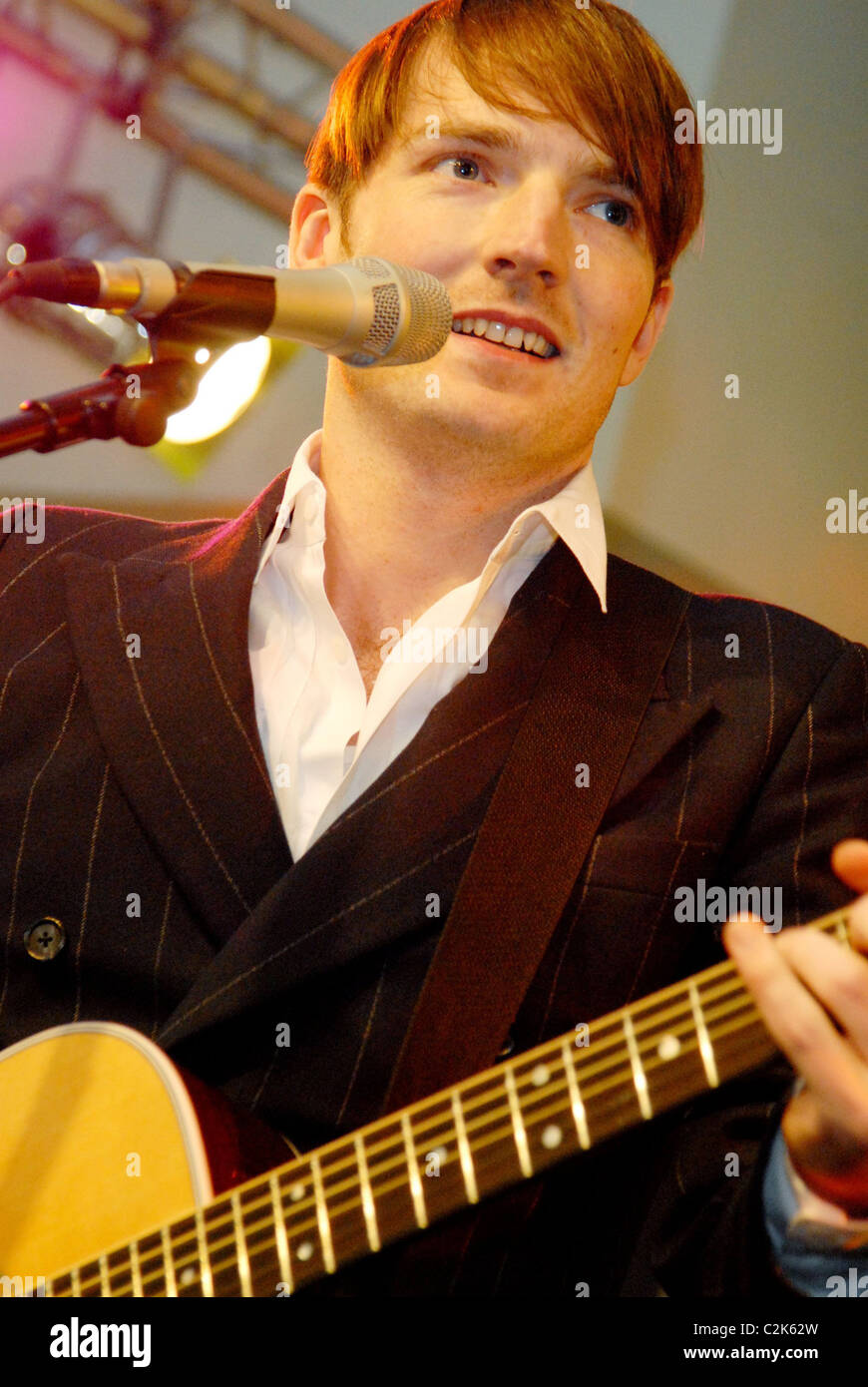 Dan Gillespie Sells The Feeling performing a small live set and signing ...