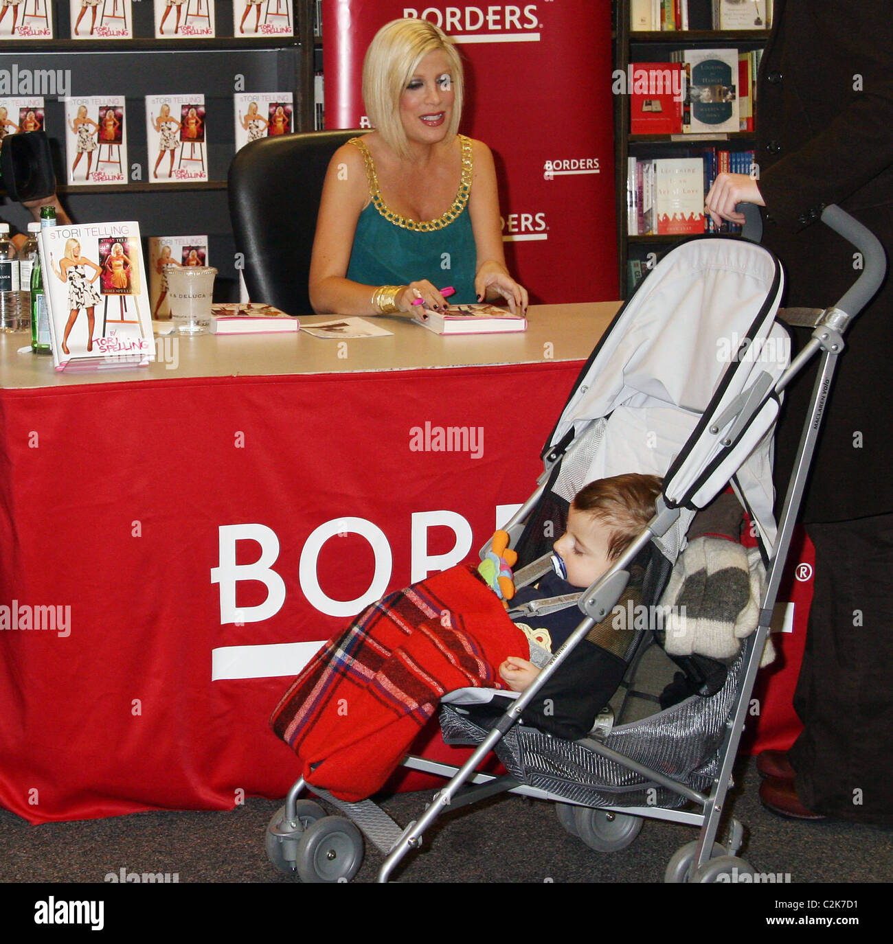 Tori Spelling signs copies of her new biography 'sTori Telling' at ...