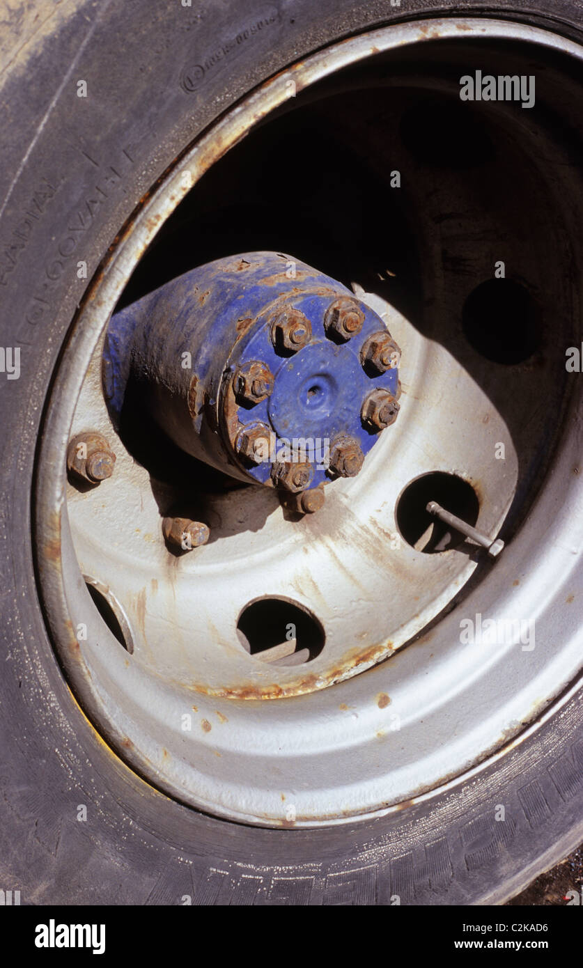 Truck trailer wheels axle hi-res stock photography and images - Alamy