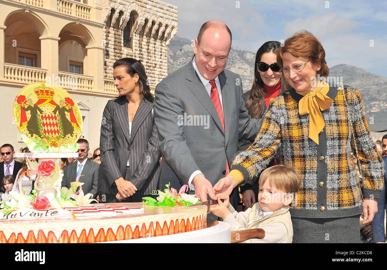 Prince Albert II of Monaco with Matheo, who helped him to cut his ...