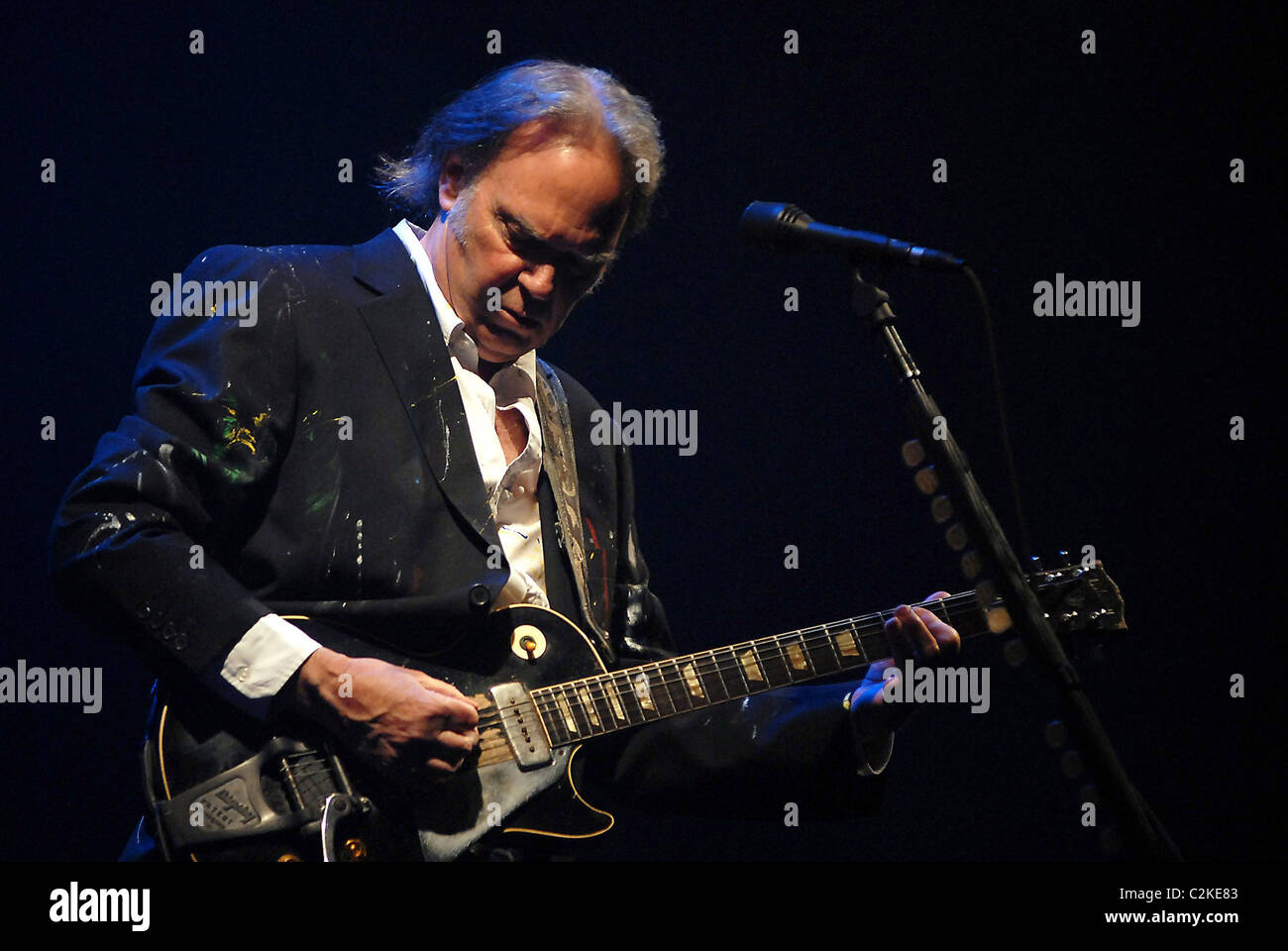 Neil Young live in concert Milan, Italy – 24.02.08 ** ** Brengola-Diena ...