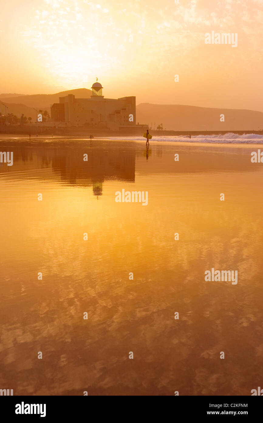 Sunset on Las Canteras beach in Gran Canaria Stock Photo - Alamy