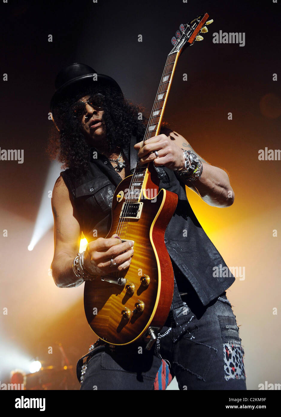 Slash from velvet revolver performing hi-res stock photography and ...