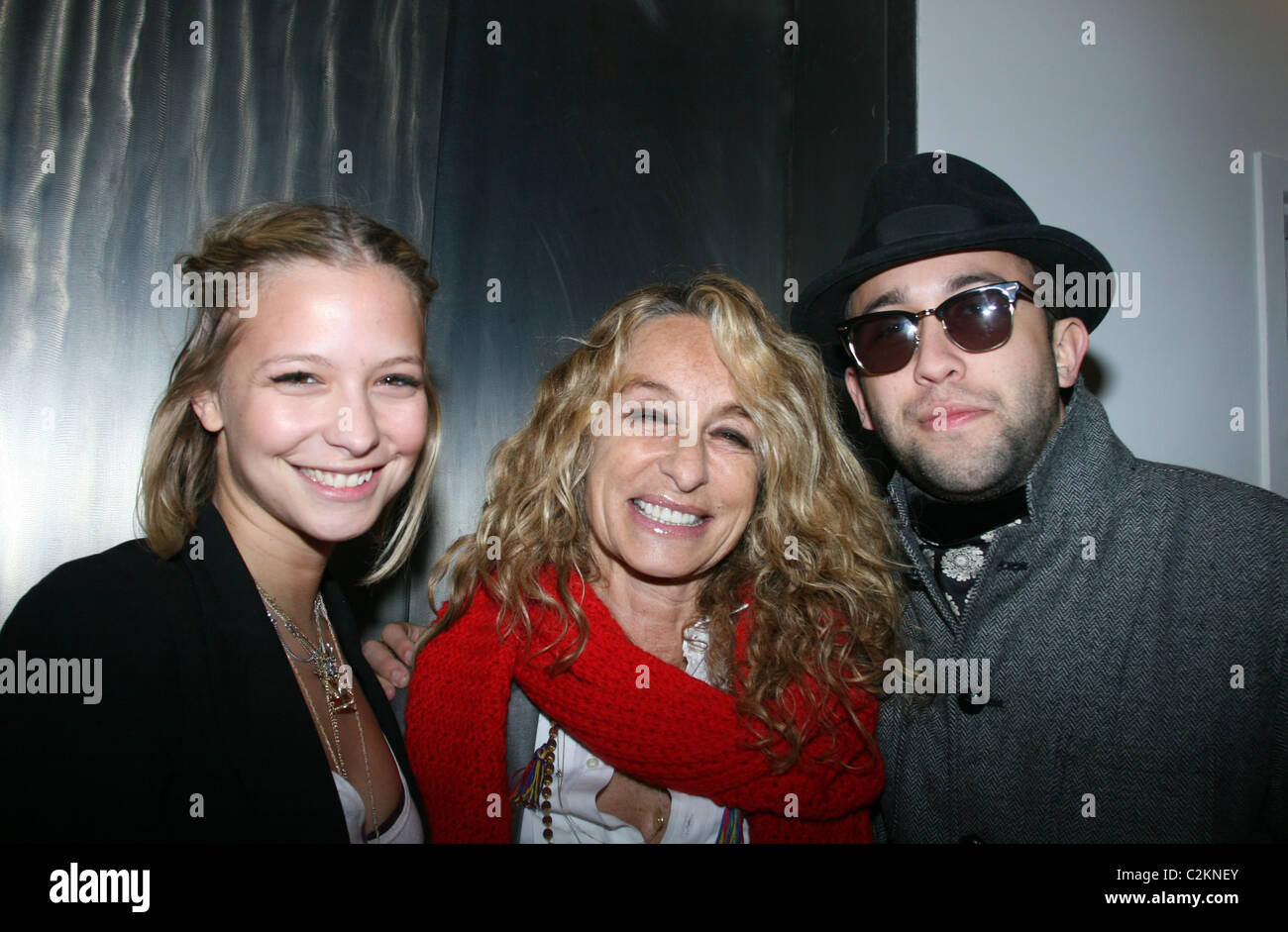 Annabelle Dexter-Jones, Ann Jones and Alexander Jones Lizzie Fortunato ...