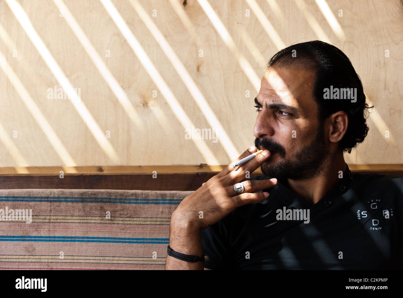 Egyptian man smoking hi-res stock photography and images - Alamy