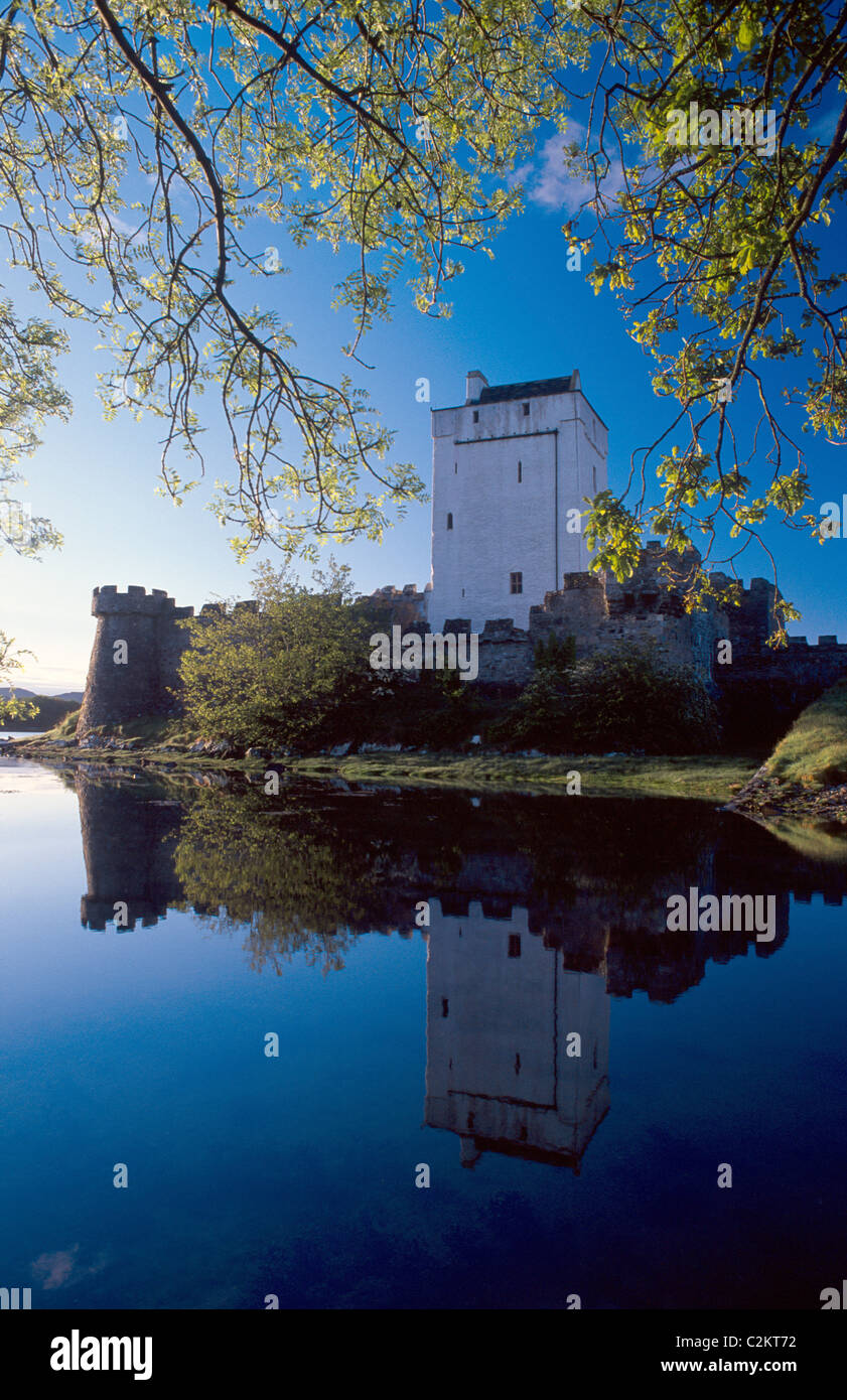 Reflection of Doe Castle in Sheephaven Bay, Creeslough, County Donegal ...