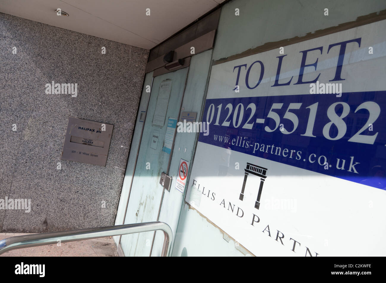 Bank branch high street and closed hi-res stock photography and images ...