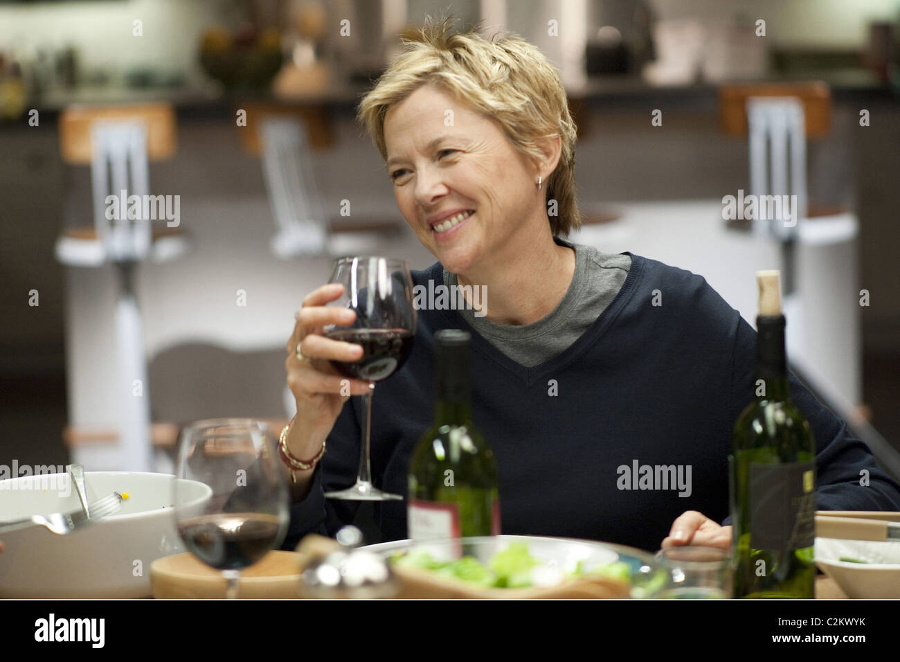 Lisa cholodenko dir annette bening drink wine dinner happy 2010 hi-res stock photography and ...