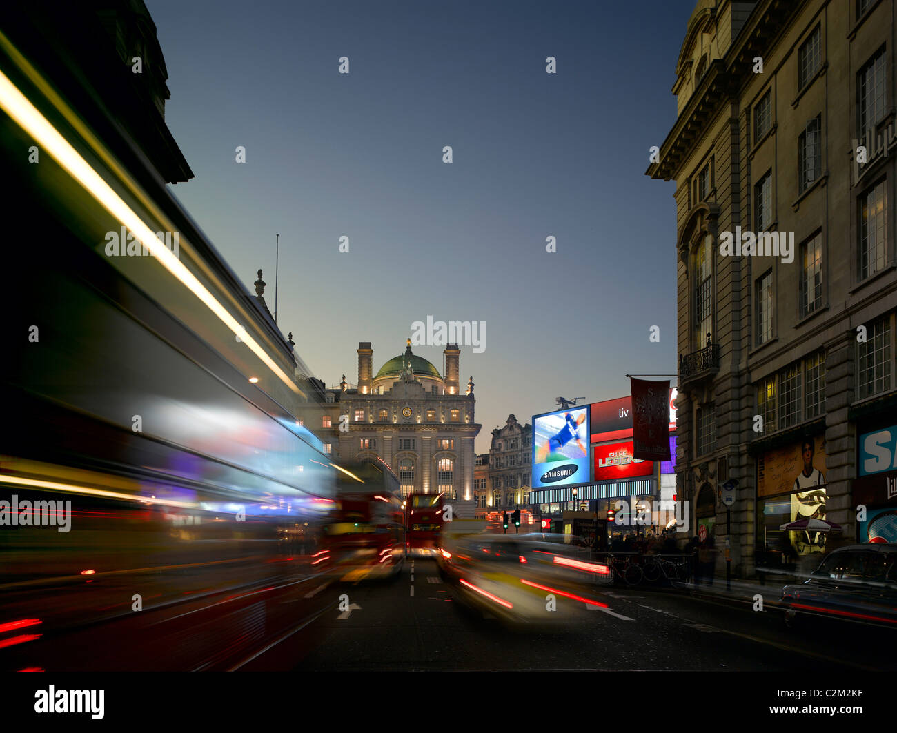 Billboard piccadilly circus hi-res stock photography and images - Alamy