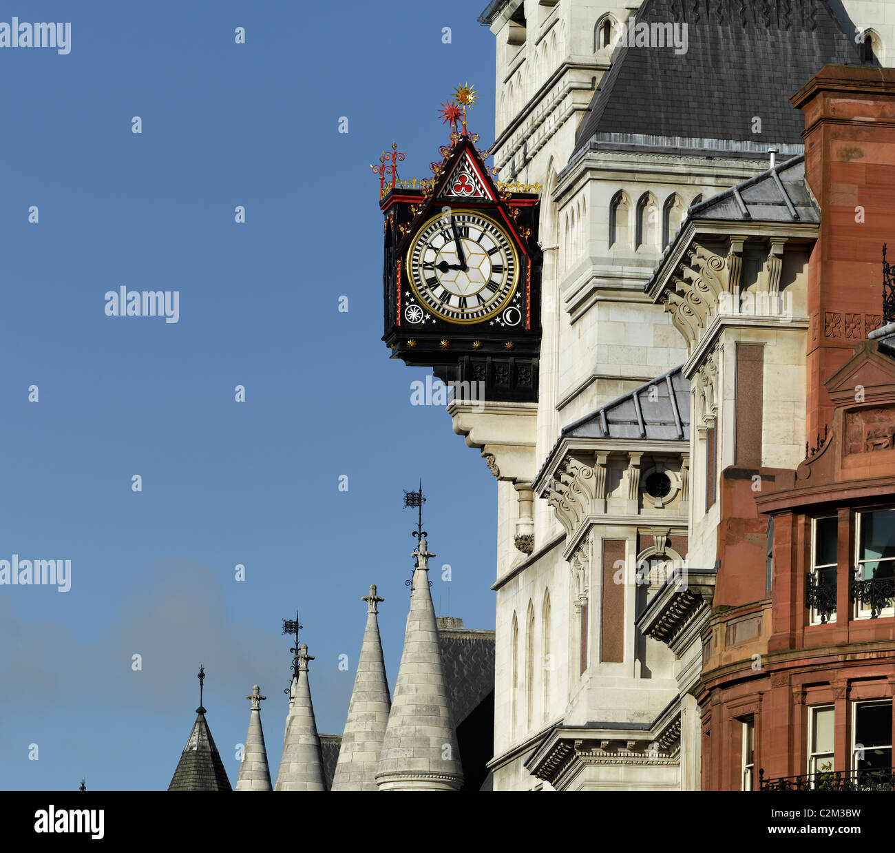 Royal courts of london hi-res stock photography and images - Alamy