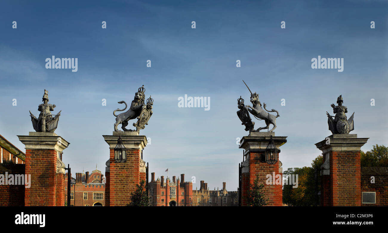 Hampton court gate hi-res stock photography and images - Alamy