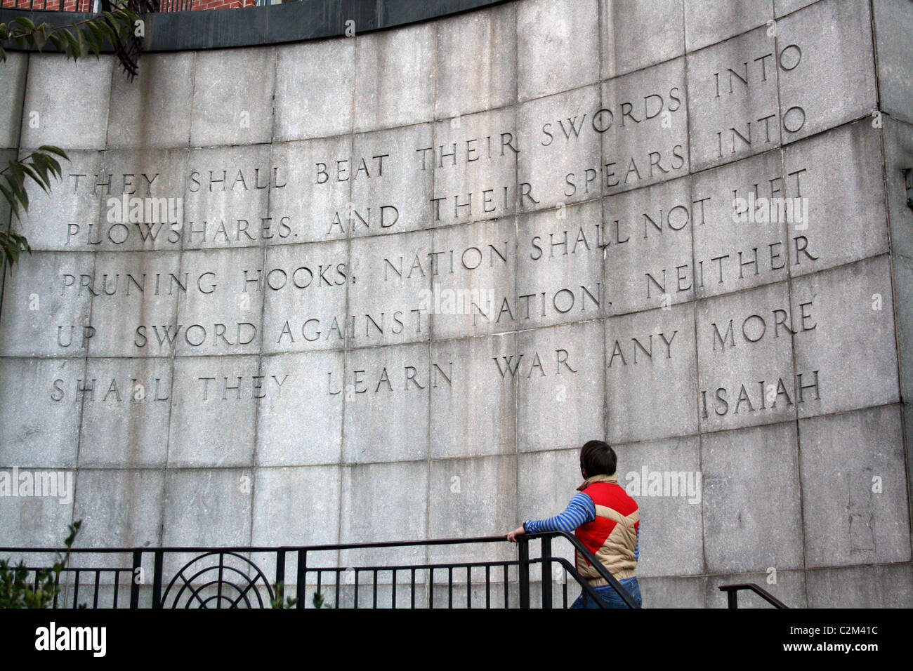 UNITED NATIONS MONUMENT NEW YORK USA 12 October 2010 Stock Photo - Alamy
