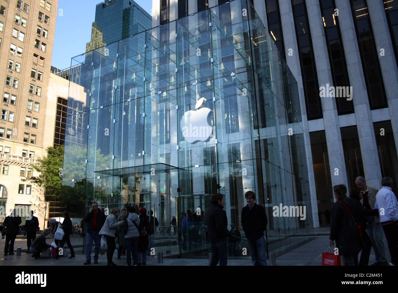 FLAGSHIP APPLE STORE FITH AVENUE NEW YORK USA 12 October 2010 Stock ...