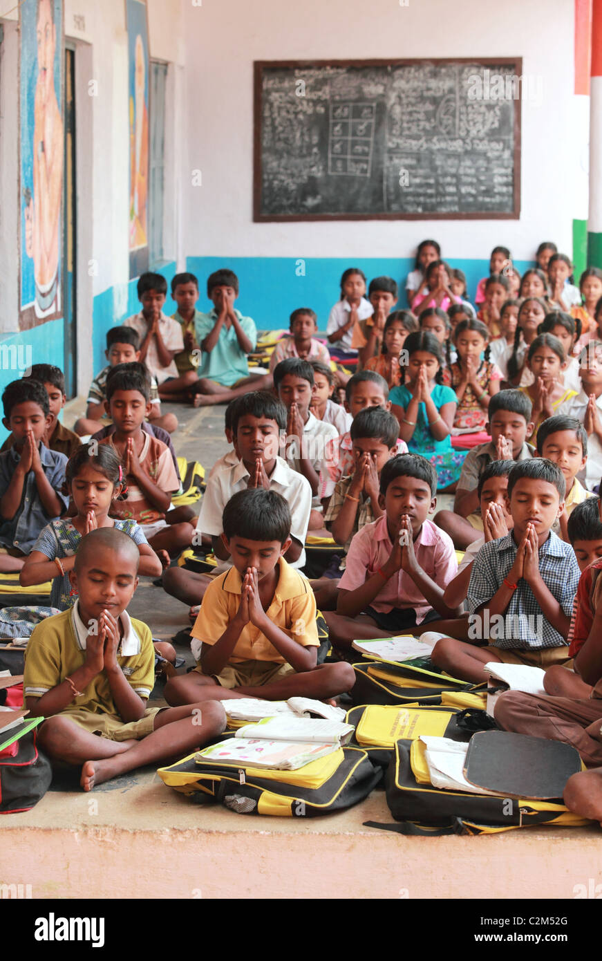 Primary school children in india hi-res stock photography and images ...
