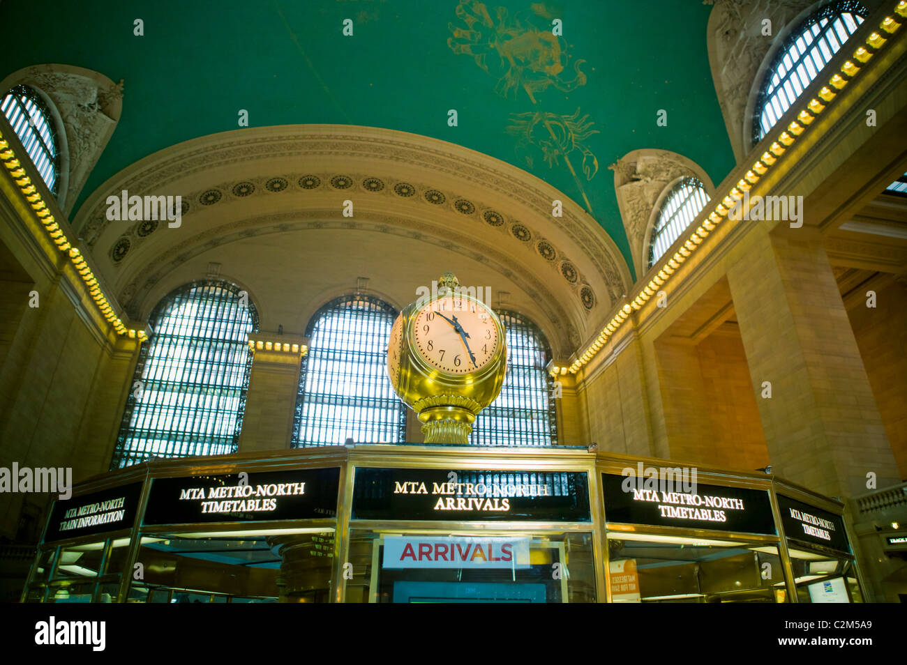 Mta metro north railroad grand central hi-res stock photography and ...