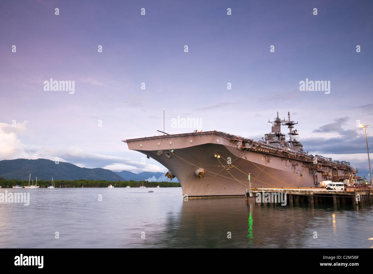 Uss essex aircraft carrier hi-res stock photography and images - Alamy