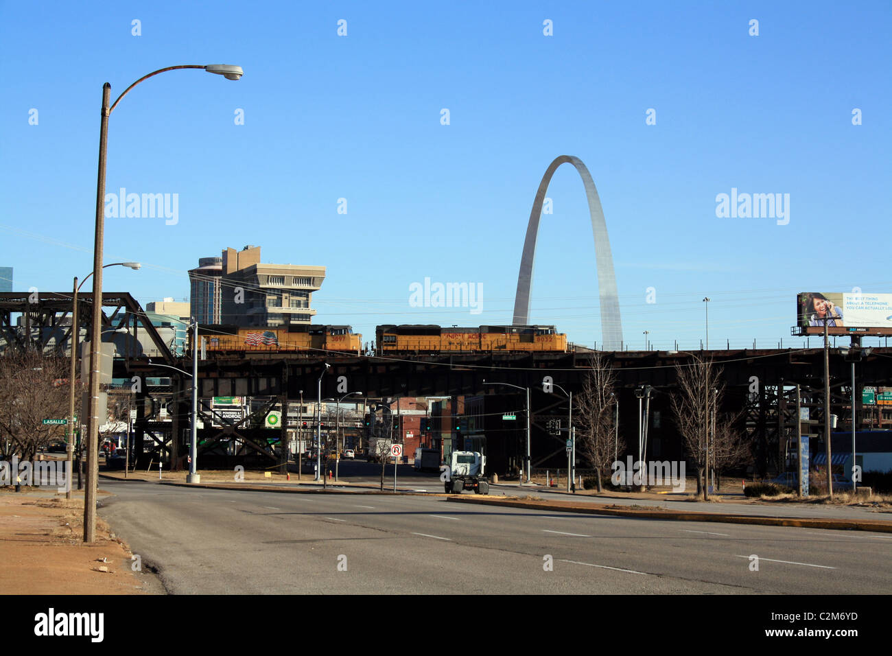 St louis gateway arch train hi-res stock photography and images - Alamy