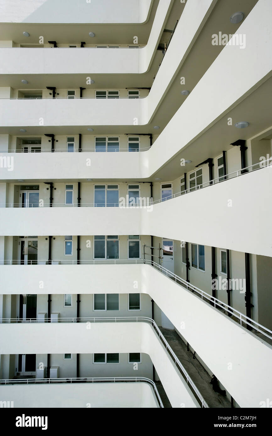 Architecture brighton embassy court uk hi-res stock photography and ...