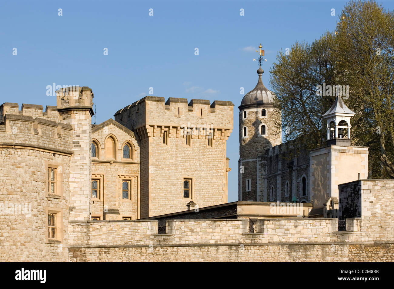 Walls and ramparts tower of london hi-res stock photography and images ...