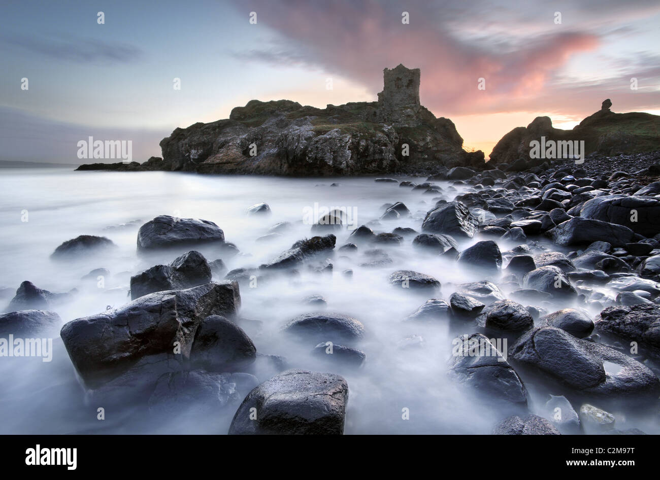 Castle and coast hi-res stock photography and images - Alamy