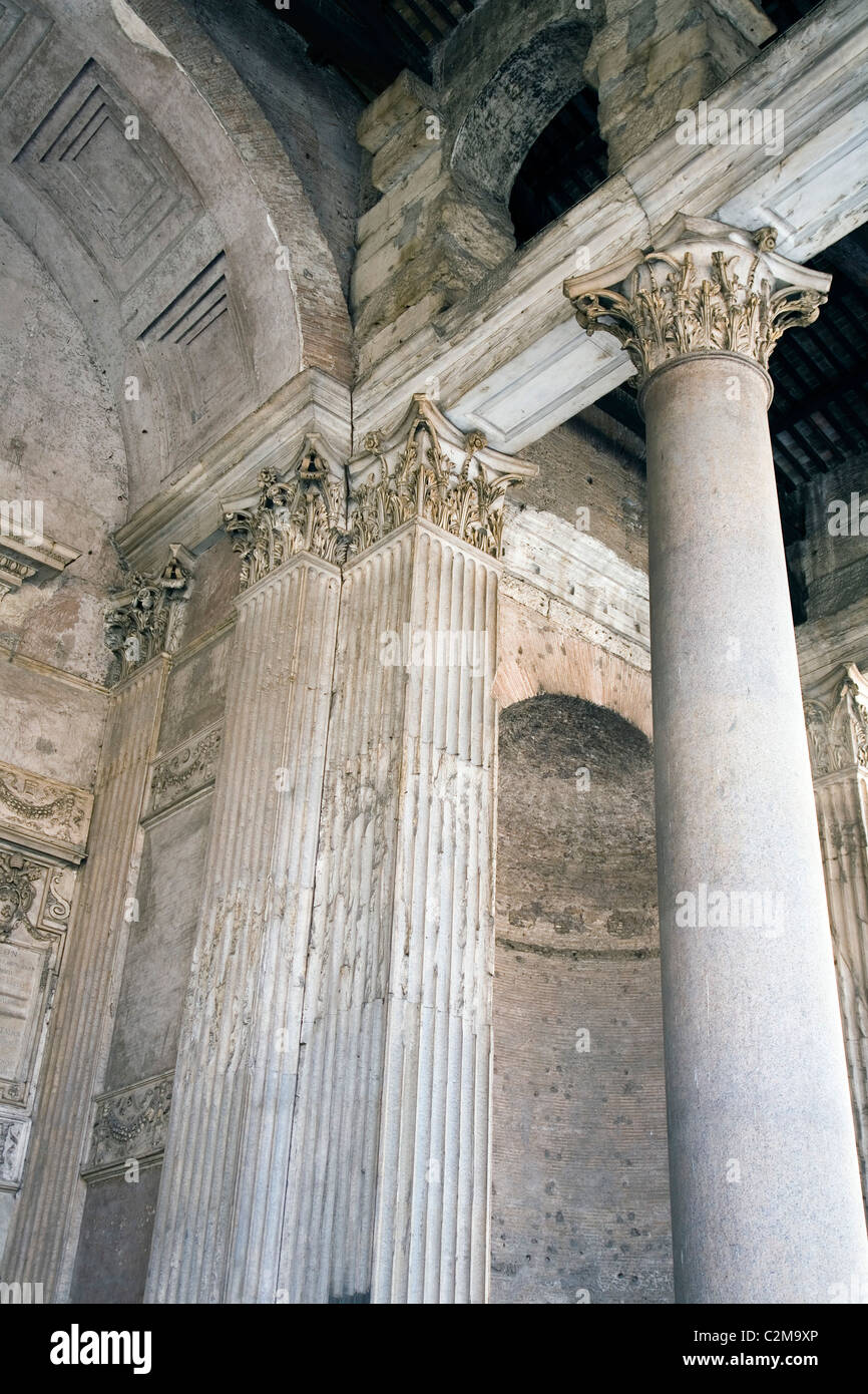 Exterior columns at The Pantheon, Rome, Italy Stock Photo - Alamy