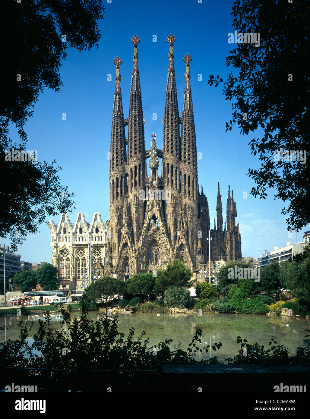 El Temple Expiatori de la Sagrada Famφlia (Expiatory Temple of the ...