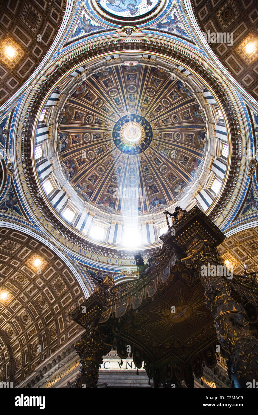 The Altar and dome, The Vatican, Vatican City, Rome Stock Photo - Alamy