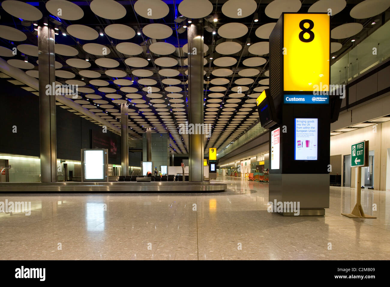 Heathrow airport t5 hi-res stock photography and images - Alamy