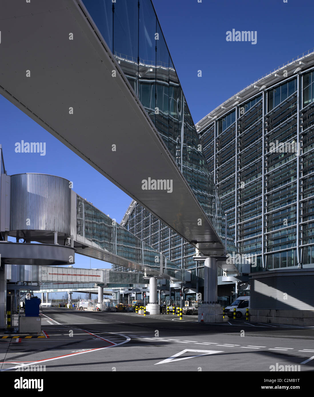 Airport facade building terminal hi-res stock photography and images ...