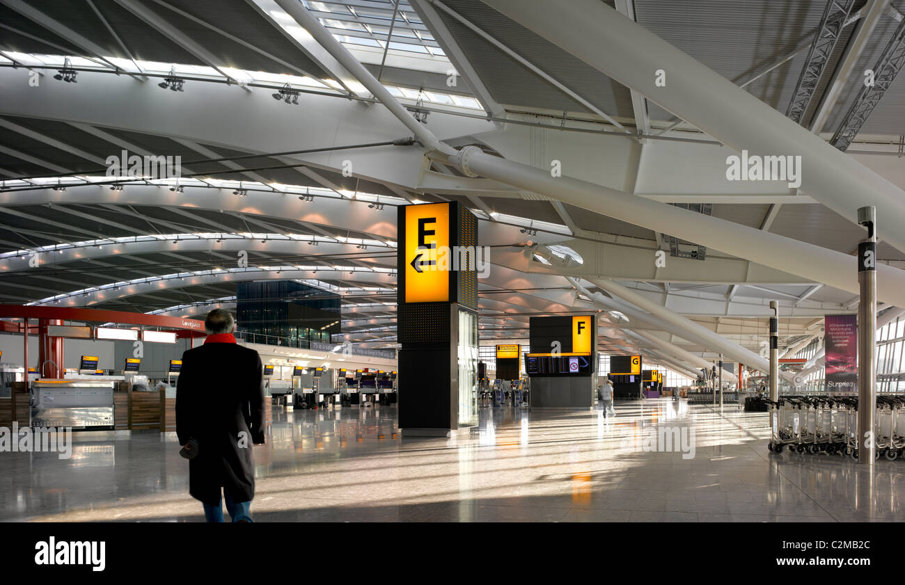 Airport terminal buildings hi-res stock photography and images - Alamy