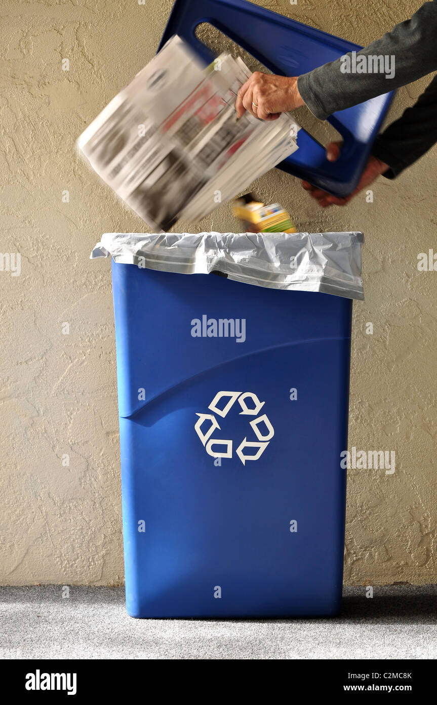 Recycle bin hi-res stock photography and images - Alamy