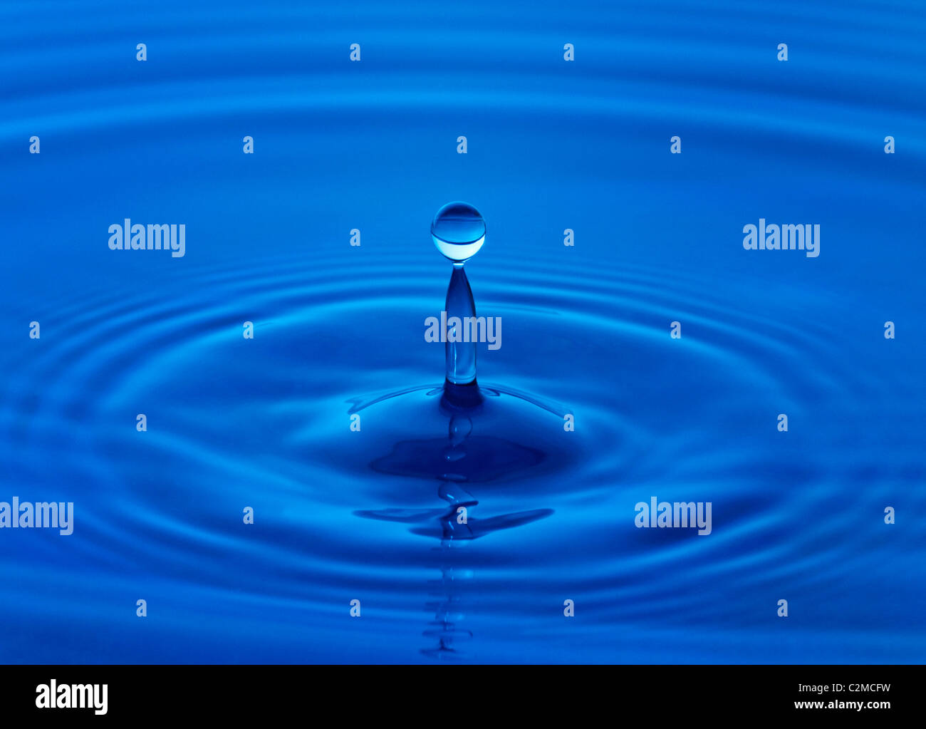 Suspended droplet hi-res stock photography and images - Alamy