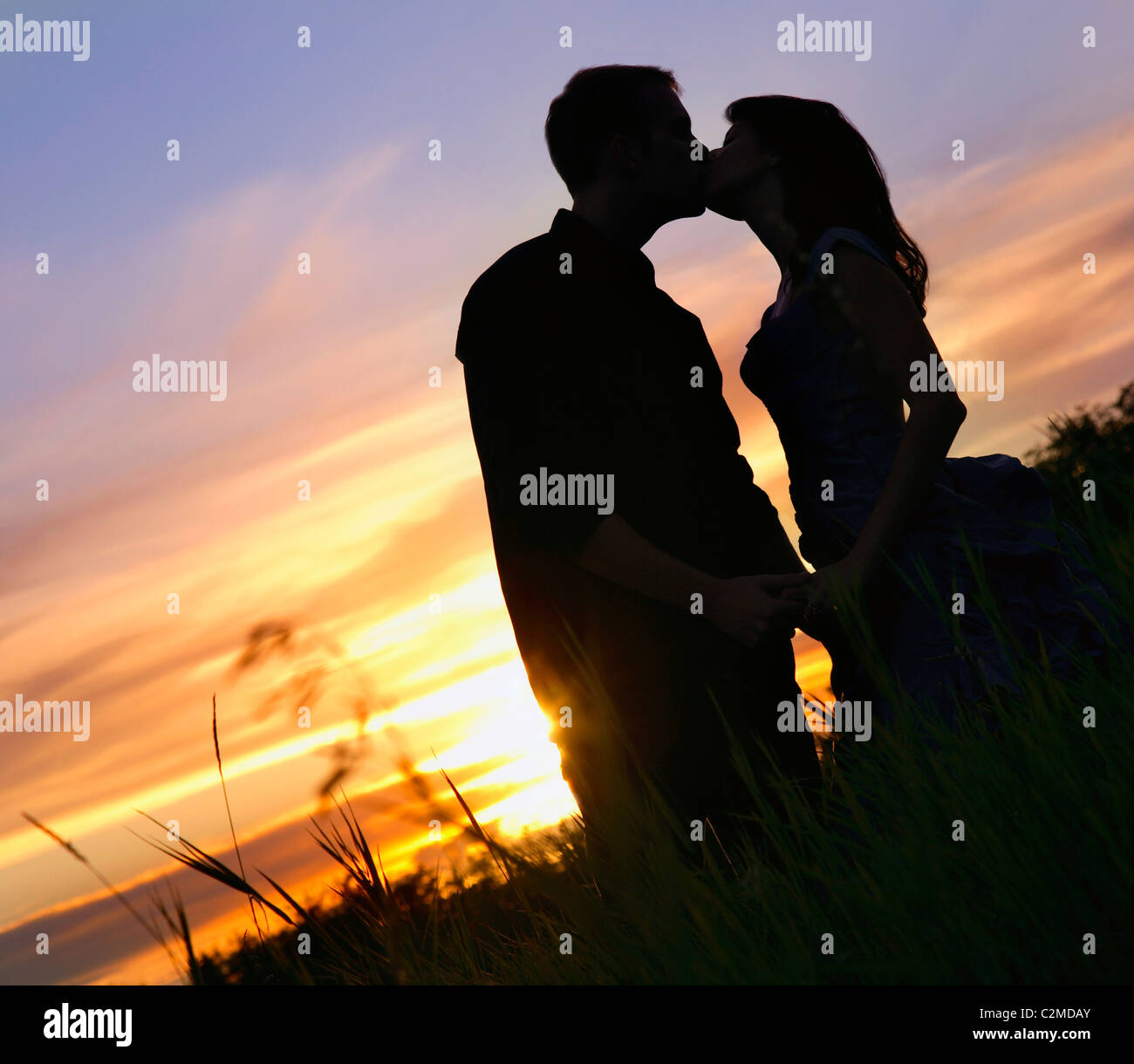 Silhouette Of Man And Woman Kissing High Resolution Stock Photography ...