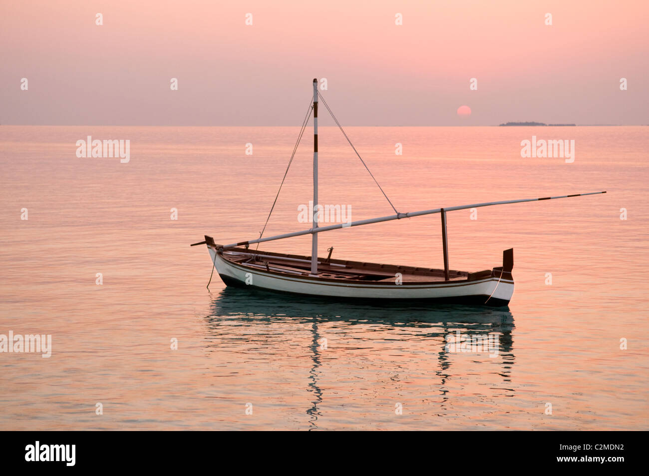 Traditional dhoni sailing boat hi-res stock photography and images - Alamy