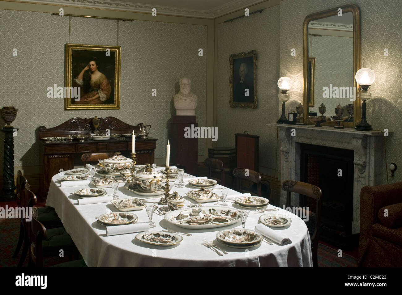 Down house darwin hi-res stock photography and images - Alamy