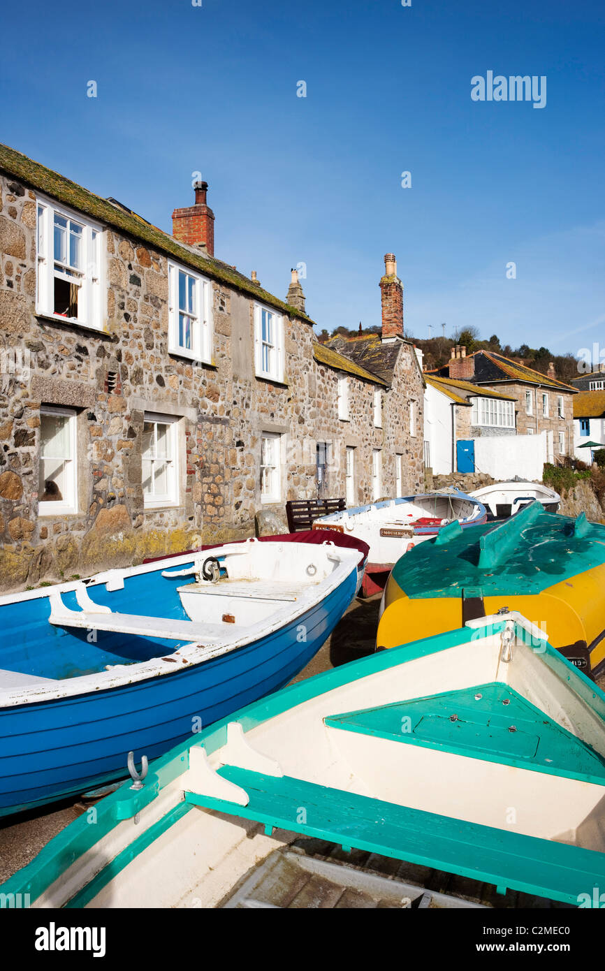 Colourful boats hi-res stock photography and images - Alamy
