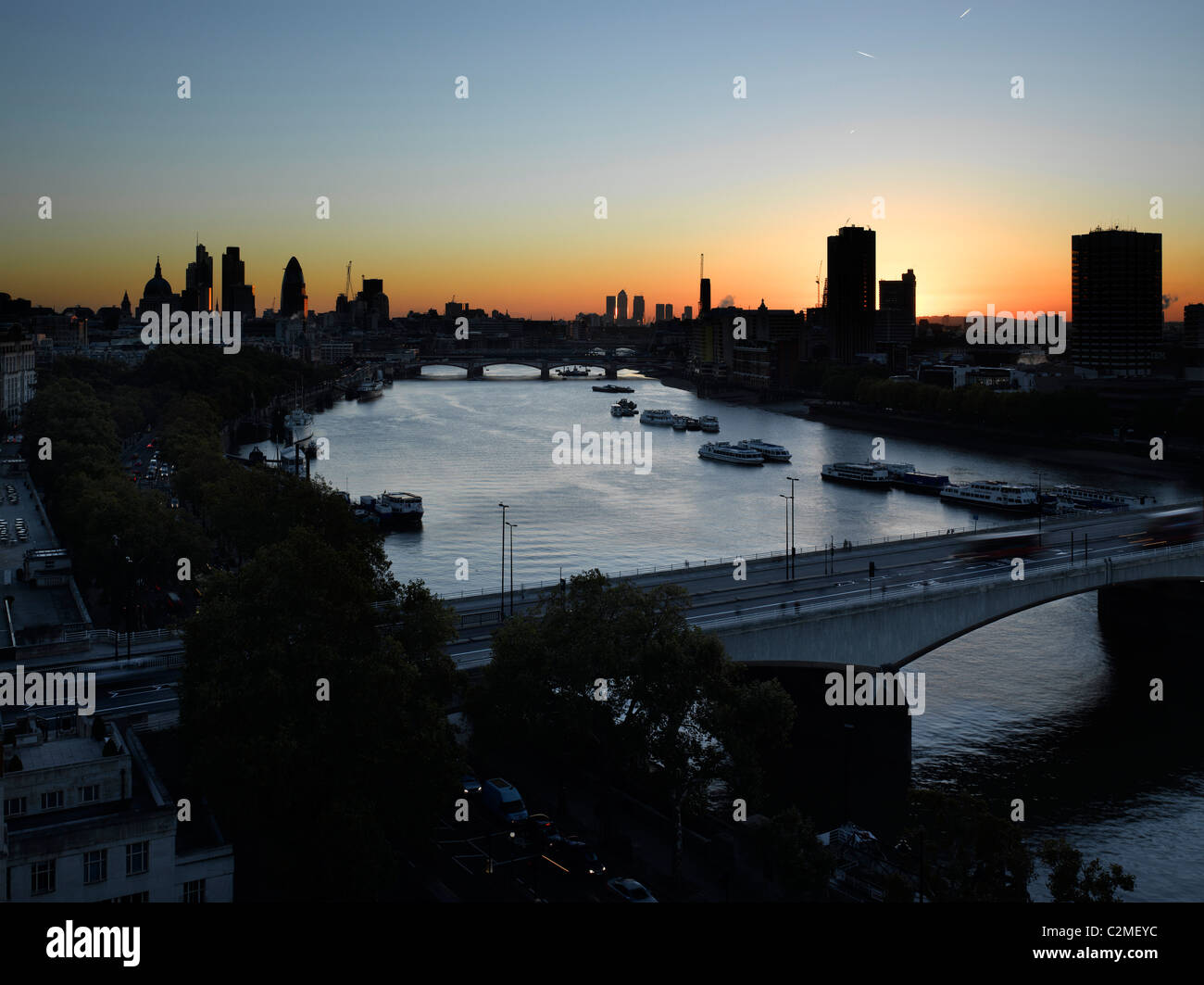 Dusk river thames hi-res stock photography and images - Alamy
