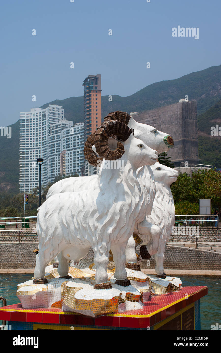 Statue of goats hi-res stock photography and images - Alamy