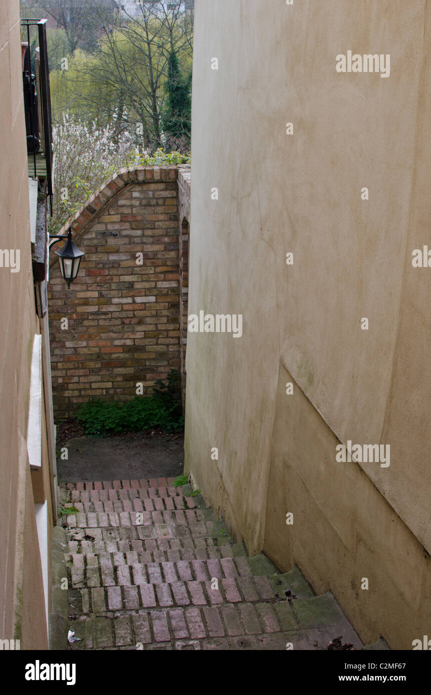 Alley between two buildings hi-res stock photography and images - Alamy