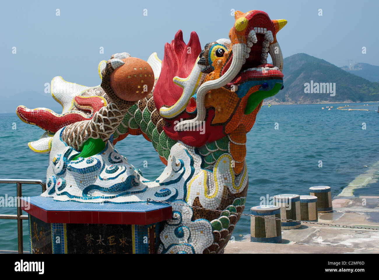 Dragon statue in Hong Kong Stock Photo - Alamy